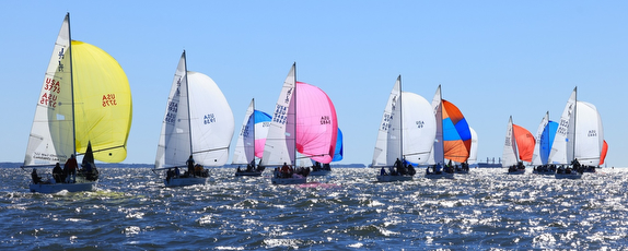 TREMENDOUS SLOUCH Crowned J/24 East Coast Champion, PINATA Tops J/22 ECs!